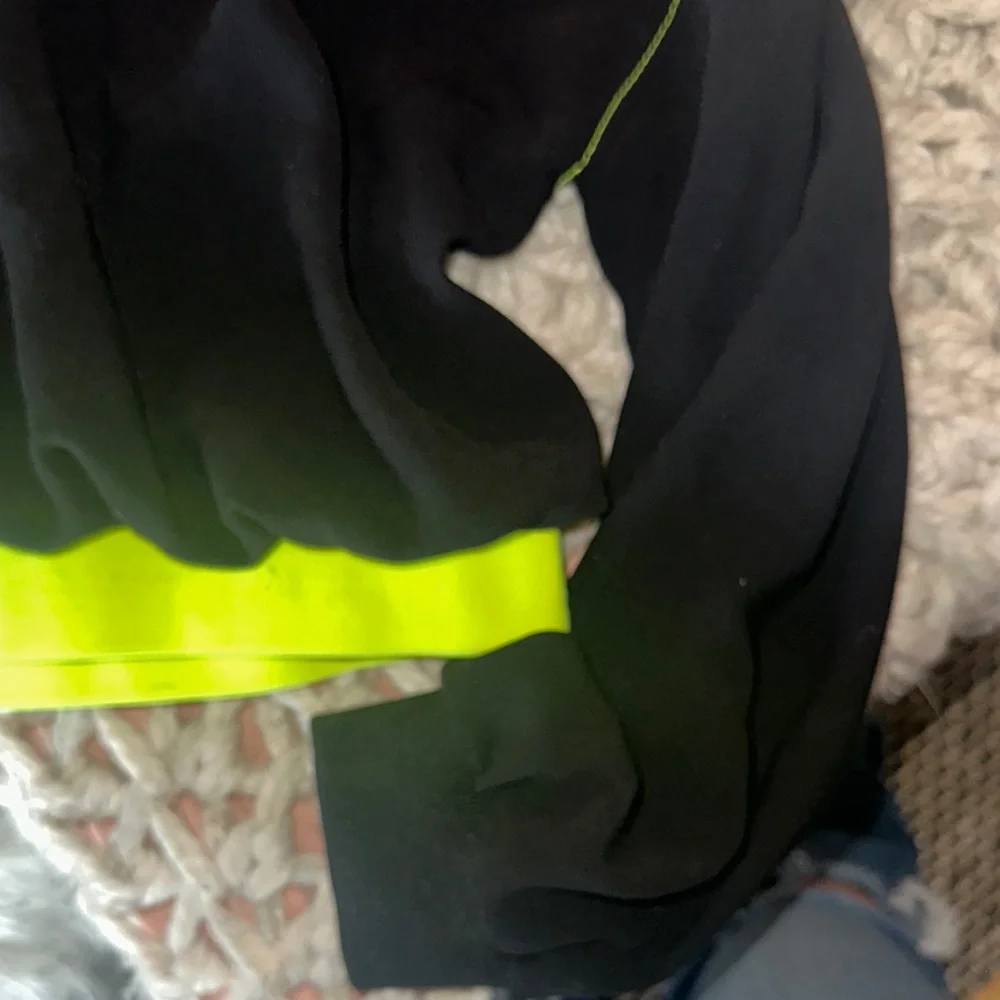 Zara | Sweaters | 225 Sale Zara Black Cropped Sweater With Neon Trim ...